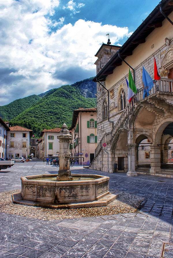 Venzone, herrezen uit de aardbeving